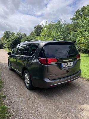 Pelēks Chrysler Pacifica 2020 Plungė, ar dzinēja tilpumu 3.60 L un nobraukumu 67 tūkst. km par 19800 €, foto 4 vietnē AUTOMOTO.COM.LV