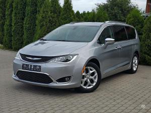 Grey Chrysler Pacifica 2020 in Kretinga, with an engine capacity of 3.60 L and mileage of 200 thousand km for 15799 €, photo 4 on AUTOMOTO.COM.LV