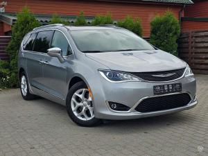 Grey Chrysler Pacifica 2020 in Kretinga, with an engine capacity of 3.60 L and mileage of 200 thousand km for 15799 €, photo 5 on AUTOMOTO.COM.LV