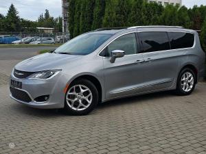 Grey Chrysler Pacifica 2020 in Kretinga, with an engine capacity of 3.60 L and mileage of 200 thousand km for 15799 €, photo 6 on AUTOMOTO.COM.LV