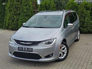 Grey Chrysler Pacifica 2020 in Kretinga, with an engine capacity of 3.60 L and mileage of 200 thousand km for 15799 €, photo 7 on AUTOMOTO.COM.LV