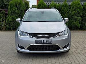 Grey Chrysler Pacifica 2020 in Kretinga, with an engine capacity of 3.60 L and mileage of 200 thousand km for 15799 €, photo 9 on AUTOMOTO.COM.LV