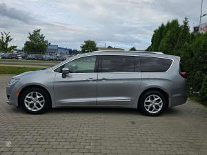Grey Chrysler Pacifica 2020 in Kretinga, with an engine capacity of 3.60 L and mileage of 200 thousand km for 15799 €, photo 10 on AUTOMOTO.COM.LV