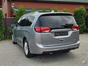 Grey Chrysler Pacifica 2020 in Kretinga, with an engine capacity of 3.60 L and mileage of 200 thousand km for 15799 €, photo 13 on AUTOMOTO.COM.LV