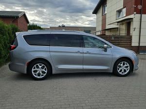 Grey Chrysler Pacifica 2020 in Kretinga, with an engine capacity of 3.60 L and mileage of 200 thousand km for 15799 €, photo 15 on AUTOMOTO.COM.LV