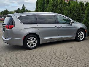 Grey Chrysler Pacifica 2020 in Kretinga, with an engine capacity of 3.60 L and mileage of 200 thousand km for 15799 €, photo 16 on AUTOMOTO.COM.LV