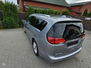Grey Chrysler Pacifica 2020 in Kretinga, with an engine capacity of 3.60 L and mileage of 200 thousand km for 15799 €, photo 17 on AUTOMOTO.COM.LV