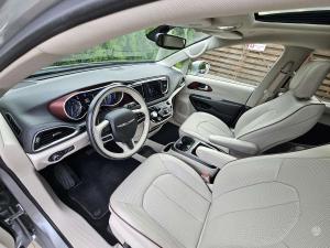 Grey Chrysler Pacifica 2020 in Kretinga, with an engine capacity of 3.60 L and mileage of 200 thousand km for 15799 €, photo 22 on AUTOMOTO.COM.LV