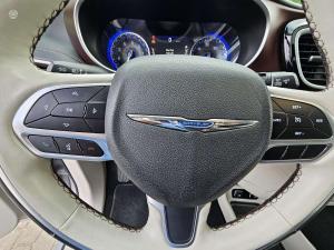Grey Chrysler Pacifica 2020 in Kretinga, with an engine capacity of 3.60 L and mileage of 200 thousand km for 15799 €, photo 33 on AUTOMOTO.COM.LV