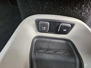 Grey Chrysler Pacifica 2020 in Kretinga, with an engine capacity of 3.60 L and mileage of 200 thousand km for 15799 €, photo 40 on AUTOMOTO.COM.LV