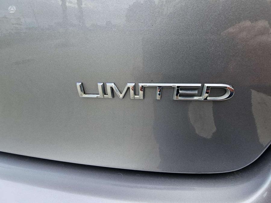 Grey Chrysler Pacifica 2020 in Kretinga, with an engine capacity of 3.60 L and mileage of 200 thousand km for 15799 €, photo 41 on AUTOMOTO.COM.LV