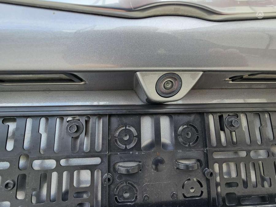 Grey Chrysler Pacifica 2020 in Kretinga, with an engine capacity of 3.60 L and mileage of 200 thousand km for 15799 €, photo 42 on AUTOMOTO.COM.LV