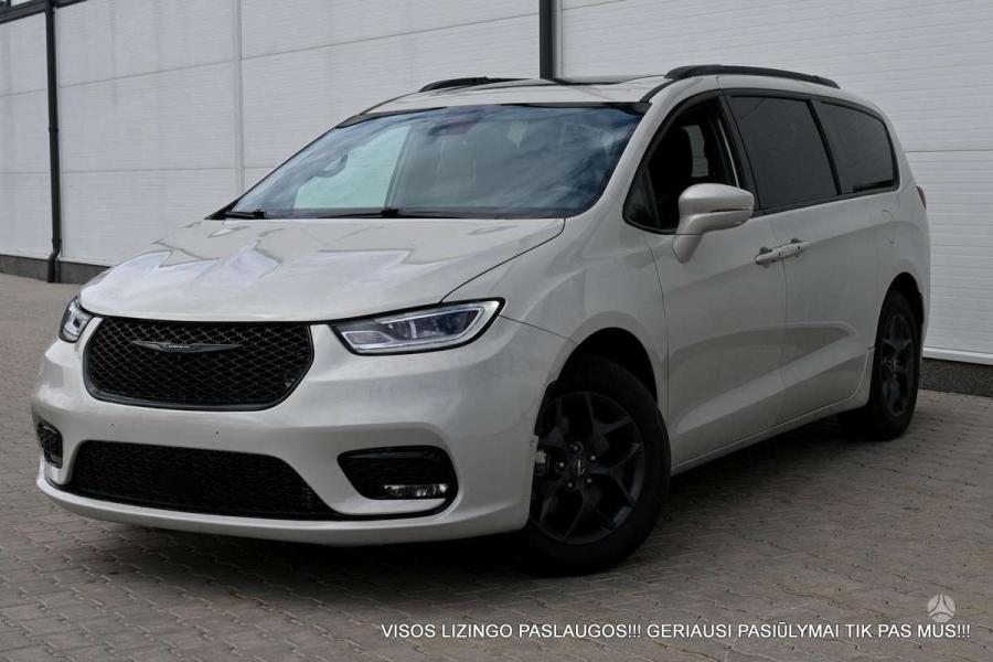 Grey Chrysler Pacifica 2020 in Kretinga, with an engine capacity of 3.61 L and mileage of 84 thousand km for 24499 €, photo 4 on AUTOMOTO.COM.LV