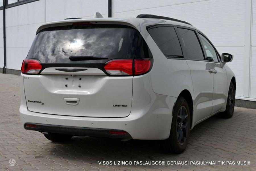 Grey Chrysler Pacifica 2020 in Kretinga, with an engine capacity of 3.61 L and mileage of 84 thousand km for 24499 €, photo 11 on AUTOMOTO.COM.LV