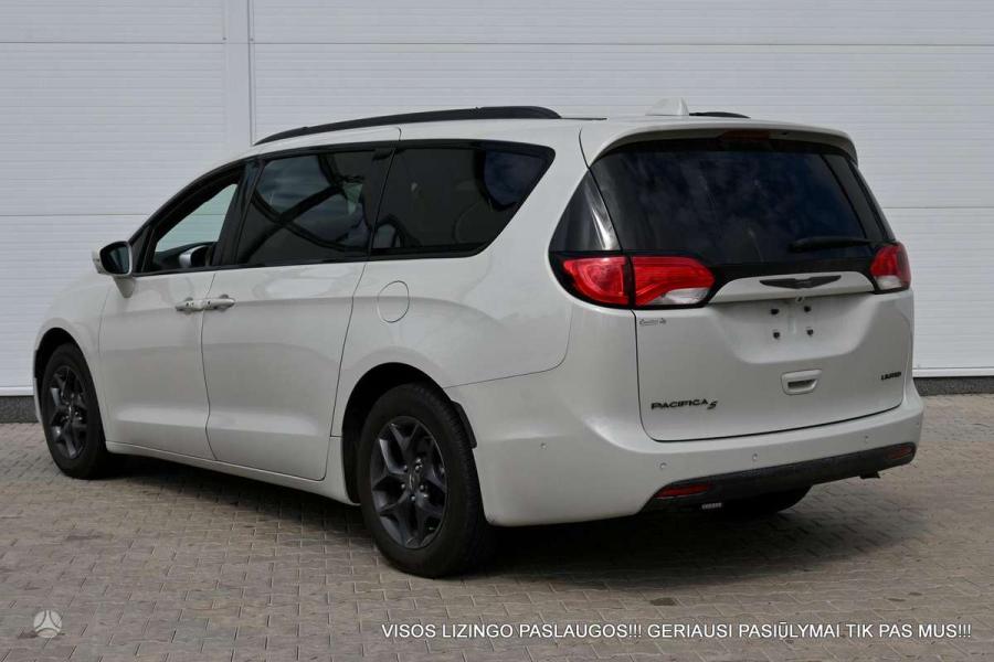 Grey Chrysler Pacifica 2020 in Kretinga, with an engine capacity of 3.61 L and mileage of 84 thousand km for 24499 €, photo 13 on AUTOMOTO.COM.LV