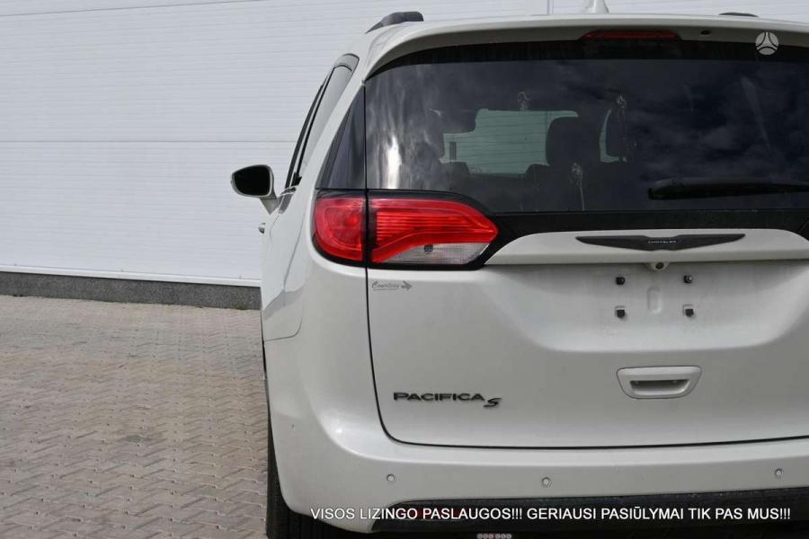 Grey Chrysler Pacifica 2020 in Kretinga, with an engine capacity of 3.61 L and mileage of 84 thousand km for 24499 €, photo 14 on AUTOMOTO.COM.LV