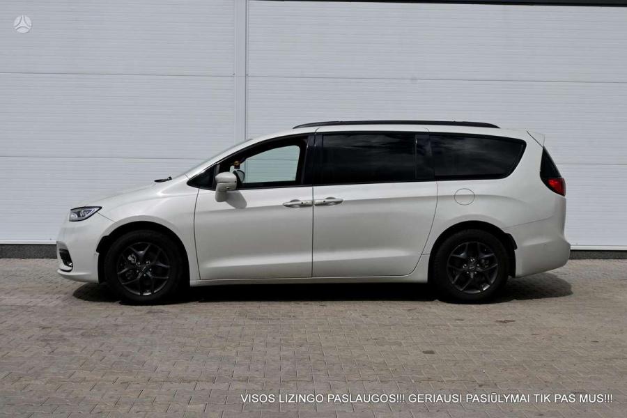 Grey Chrysler Pacifica 2020 in Kretinga, with an engine capacity of 3.61 L and mileage of 84 thousand km for 24499 €, photo 16 on AUTOMOTO.COM.LV