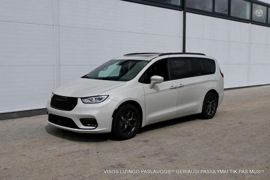 Grey Chrysler Pacifica 2020 in Kretinga, with an engine capacity of 3.61 L and mileage of 84 thousand km for 24499 €, photo 17 on AUTOMOTO.COM.LV