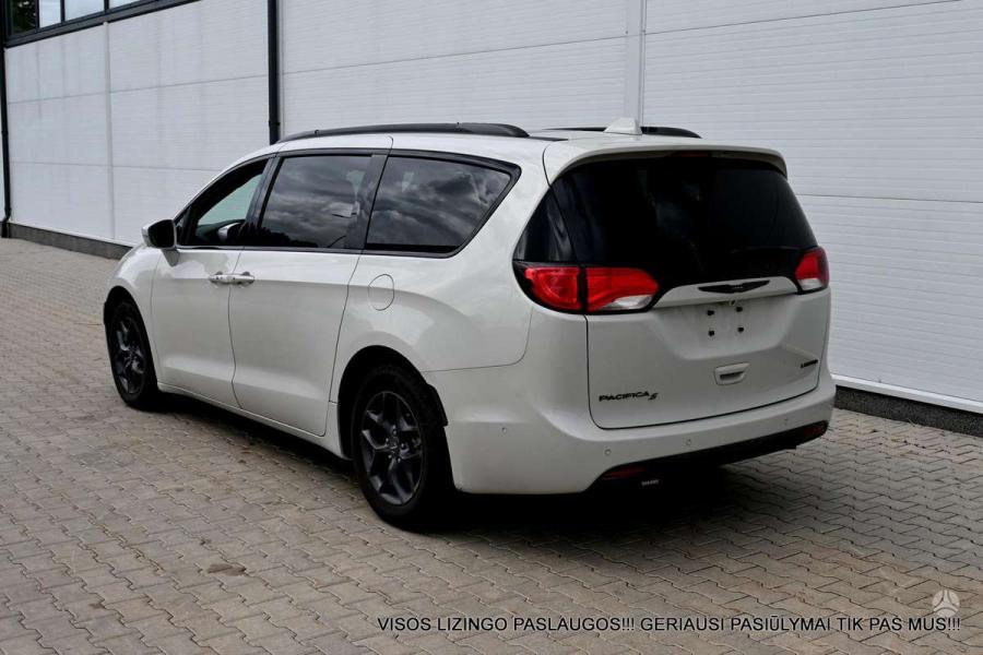 Grey Chrysler Pacifica 2020 in Kretinga, with an engine capacity of 3.61 L and mileage of 84 thousand km for 24499 €, photo 18 on AUTOMOTO.COM.LV