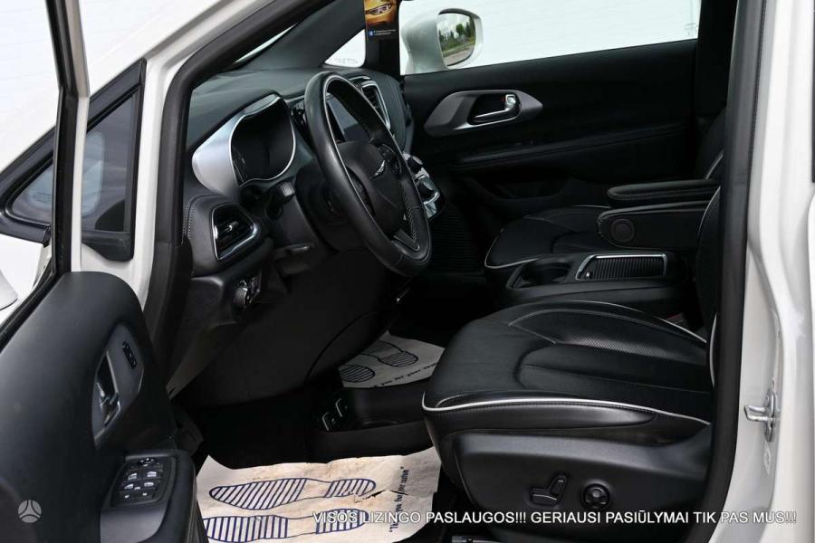 Grey Chrysler Pacifica 2020 in Kretinga, with an engine capacity of 3.61 L and mileage of 84 thousand km for 24499 €, photo 24 on AUTOMOTO.COM.LV