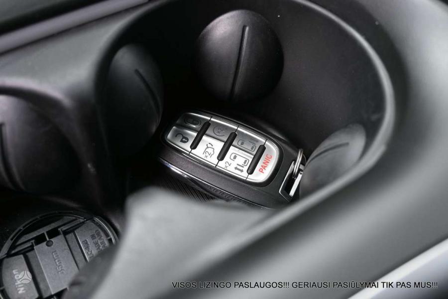 Grey Chrysler Pacifica 2020 in Kretinga, with an engine capacity of 3.61 L and mileage of 84 thousand km for 24499 €, photo 45 on AUTOMOTO.COM.LV