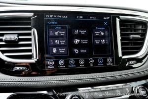 Grey Chrysler Pacifica 2020 in Kretinga, with an engine capacity of 3.61 L and mileage of 84 thousand km for 24499 €, photo 46 on AUTOMOTO.COM.LV