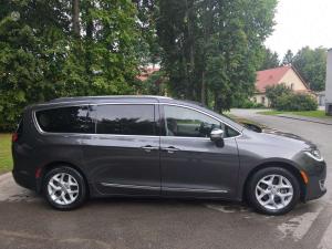 Grey Chrysler Pacifica 2020 in Klaipeda, with an engine capacity of 3.60 L and mileage of 140 thousand km for 16500 €, photo 4 on AUTOMOTO.COM.LV