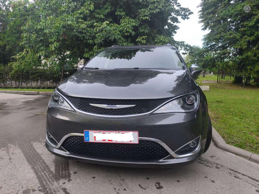 Grey Chrysler Pacifica 2020 in Klaipeda, with an engine capacity of 3.60 L and mileage of 140 thousand km for 16500 €, photo 6 on AUTOMOTO.COM.LV