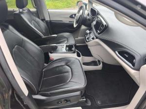 Grey Chrysler Pacifica 2020 in Klaipeda, with an engine capacity of 3.60 L and mileage of 140 thousand km for 16500 €, photo 9 on AUTOMOTO.COM.LV