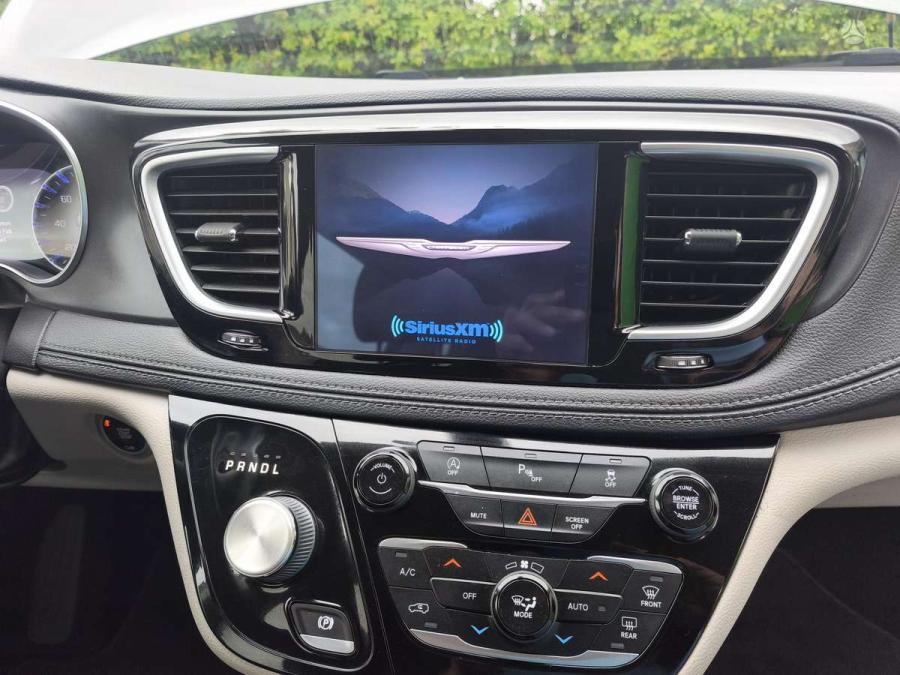 Grey Chrysler Pacifica 2020 in Klaipeda, with an engine capacity of 3.60 L and mileage of 140 thousand km for 16500 €, photo 10 on AUTOMOTO.COM.LV