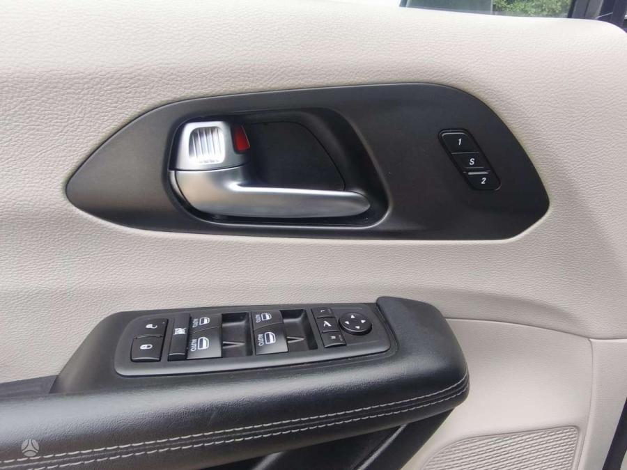 Grey Chrysler Pacifica 2020 in Klaipeda, with an engine capacity of 3.60 L and mileage of 140 thousand km for 16500 €, photo 13 on AUTOMOTO.COM.LV