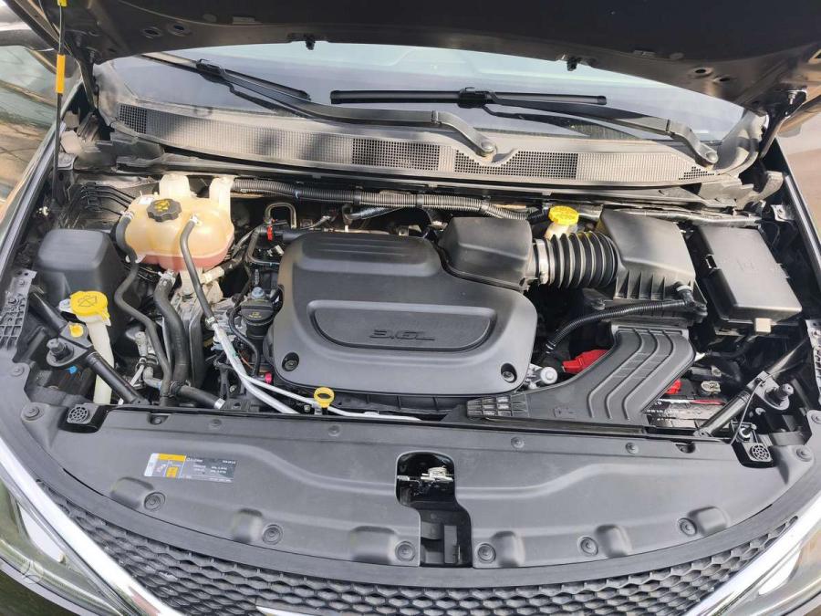 Grey Chrysler Pacifica 2020 in Klaipeda, with an engine capacity of 3.60 L and mileage of 140 thousand km for 16500 €, photo 21 on AUTOMOTO.COM.LV