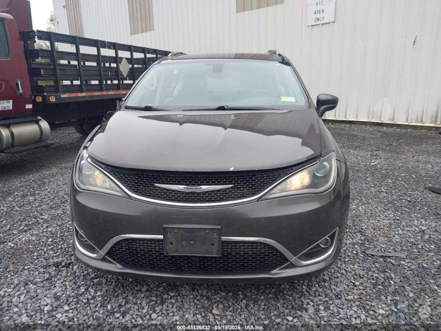 Pelēks Chrysler Pacifica 2020 Telšiai, ar dzinēja tilpumu 3.61 L un nobraukumu 200 tūkst. km par 6800 €, foto 1 vietnē AUTOMOTO.COM.LV