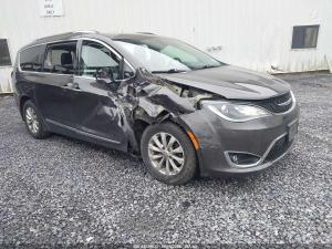 Pelēks Chrysler Pacifica 2020 Telšiai, ar dzinēja tilpumu 3.61 L un nobraukumu 200 tūkst. km par 6800 €, foto 3 vietnē AUTOMOTO.COM.LV