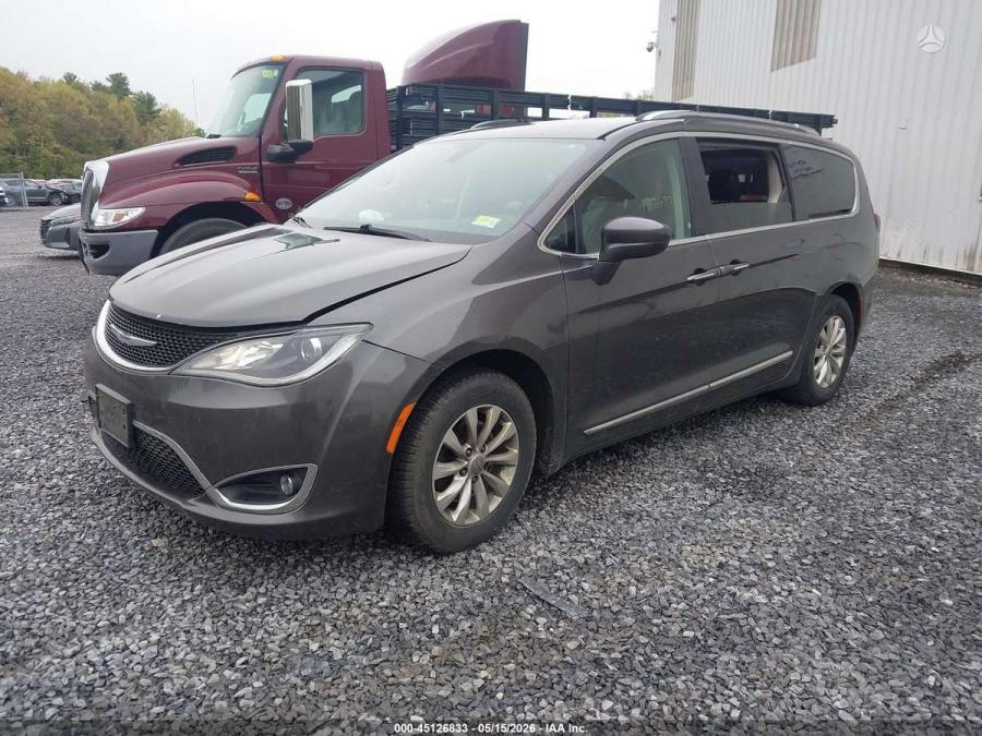 Pelēks Chrysler Pacifica 2020 Telšiai, ar dzinēja tilpumu 3.61 L un nobraukumu 200 tūkst. km par 6800 €, foto 4 vietnē AUTOMOTO.COM.LV
