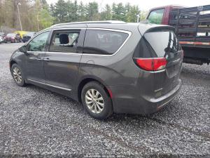 Pelēks Chrysler Pacifica 2020 Telšiai, ar dzinēja tilpumu 3.61 L un nobraukumu 200 tūkst. km par 6800 €, foto 5 vietnē AUTOMOTO.COM.LV