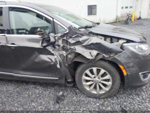 Pelēks Chrysler Pacifica 2020 Telšiai, ar dzinēja tilpumu 3.61 L un nobraukumu 200 tūkst. km par 6800 €, foto 8 vietnē AUTOMOTO.COM.LV