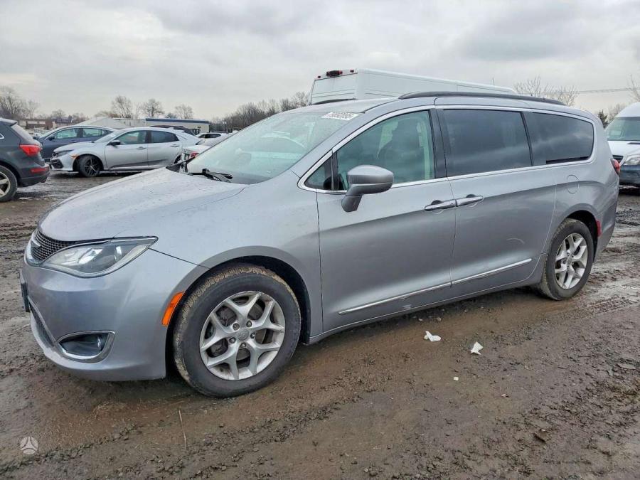 Pelēks Chrysler Pacifica 2020 Telšiai, ar dzinēja tilpumu 3.61 L un nobraukumu 200 tūkst. km par 6800 €, foto 14 vietnē AUTOMOTO.COM.LV