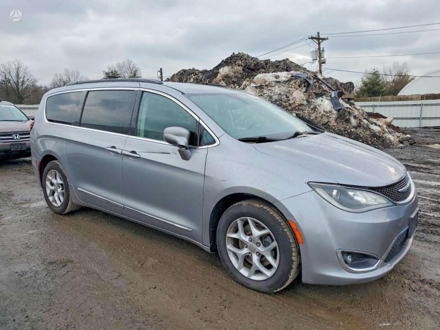 Pelēks Chrysler Pacifica 2020 Telšiai, ar dzinēja tilpumu 3.61 L un nobraukumu 200 tūkst. km par 6800 €, foto 21 vietnē AUTOMOTO.COM.LV