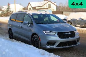 Grey Chrysler Pacifica 2021 in Vilnius, with an engine capacity of 3.61 L and mileage of 141 thousand km for 22900 €, photo  on AUTOMOTO.COM.LV