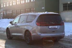 Grey Chrysler Pacifica 2021 in Vilnius, with an engine capacity of 3.61 L and mileage of 141 thousand km for 22900 €, photo 5 on AUTOMOTO.COM.LV