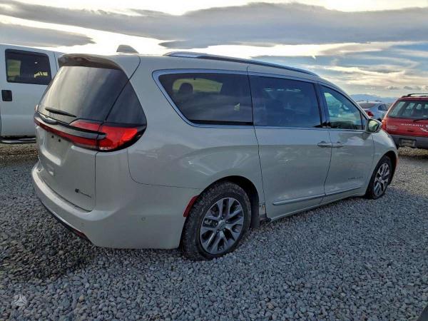 Pelēks Chrysler Pacifica 2021 Viļņa, ar dzinēja tilpumu 3.61 L un nobraukumu 95 tūkst. km par 30000 €, foto 2 vietnē AUTOMOTO.COM.LV
