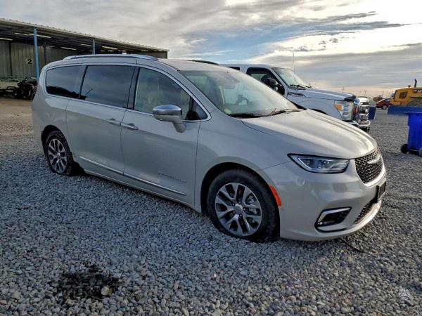 Pelēks Chrysler Pacifica 2021 Viļņa, ar dzinēja tilpumu 3.61 L un nobraukumu 95 tūkst. km par 30000 €, foto 3 vietnē AUTOMOTO.COM.LV