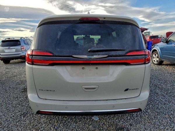 Pelēks Chrysler Pacifica 2021 Viļņa, ar dzinēja tilpumu 3.61 L un nobraukumu 95 tūkst. km par 30000 €, foto 4 vietnē AUTOMOTO.COM.LV