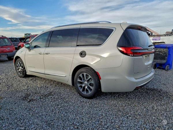 Pelēks Chrysler Pacifica 2021 Viļņa, ar dzinēja tilpumu 3.61 L un nobraukumu 95 tūkst. km par 30000 €, foto 5 vietnē AUTOMOTO.COM.LV