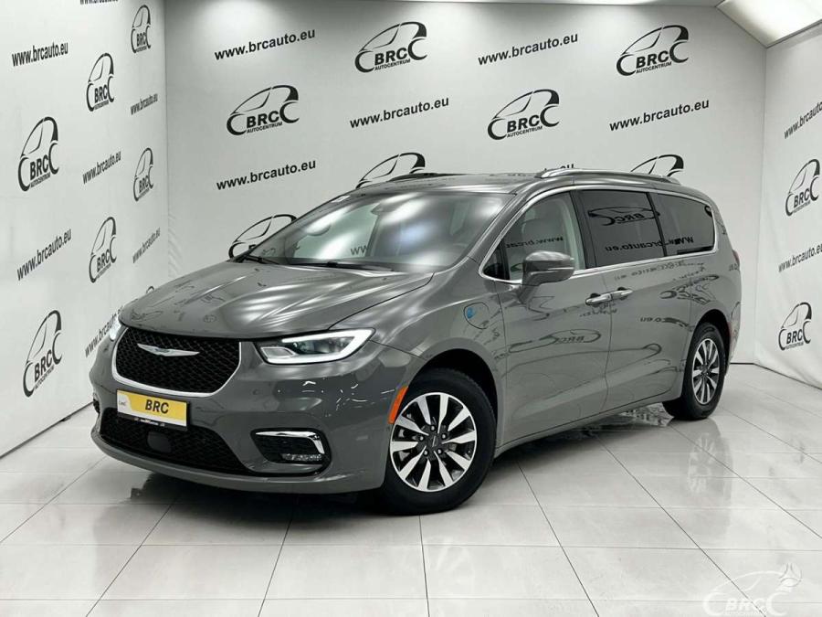 Grey Chrysler Pacifica 2021 in Vilnius, with an engine capacity of 3.61 L and mileage of 104 thousand km for 29900 €, photo 1 on AUTOMOTO.COM.LV