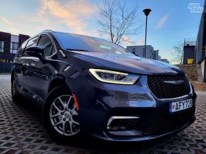 Grey Chrysler Pacifica 2021 in Vilnius, with an engine capacity of 3.60 L and mileage of 161 thousand km for 19800 €, photo  on AUTOMOTO.COM.LV