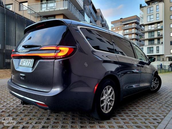 Grey Chrysler Pacifica 2021 in Vilnius, with an engine capacity of 3.60 L and mileage of 161 thousand km for 19800 €, photo 10 on AUTOMOTO.COM.LV
