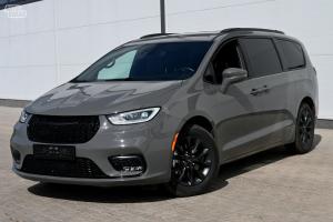 Grey Chrysler Pacifica 2021 in Kretinga, with an engine capacity of 3.60 L and mileage of 63 thousand km for 25499 €, photo 4 on AUTOMOTO.COM.LV