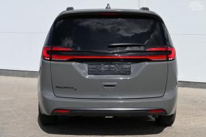 Grey Chrysler Pacifica 2021 in Kretinga, with an engine capacity of 3.60 L and mileage of 63 thousand km for 25499 €, photo 9 on AUTOMOTO.COM.LV